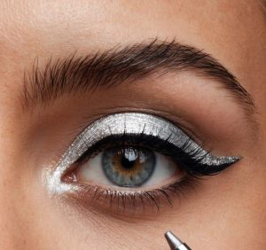 36 Silver Eye Makeup Ideas: Dazzling Metallic Looks