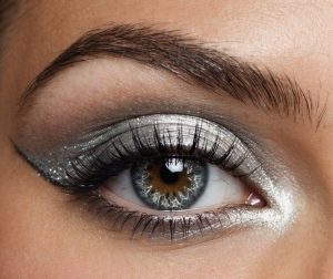 36 Silver Eye Makeup Ideas: Dazzling Metallic Looks