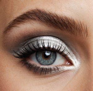 36 Silver Eye Makeup Ideas: Dazzling Metallic Looks
