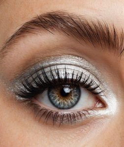 36 Silver Eye Makeup Ideas: Dazzling Metallic Looks